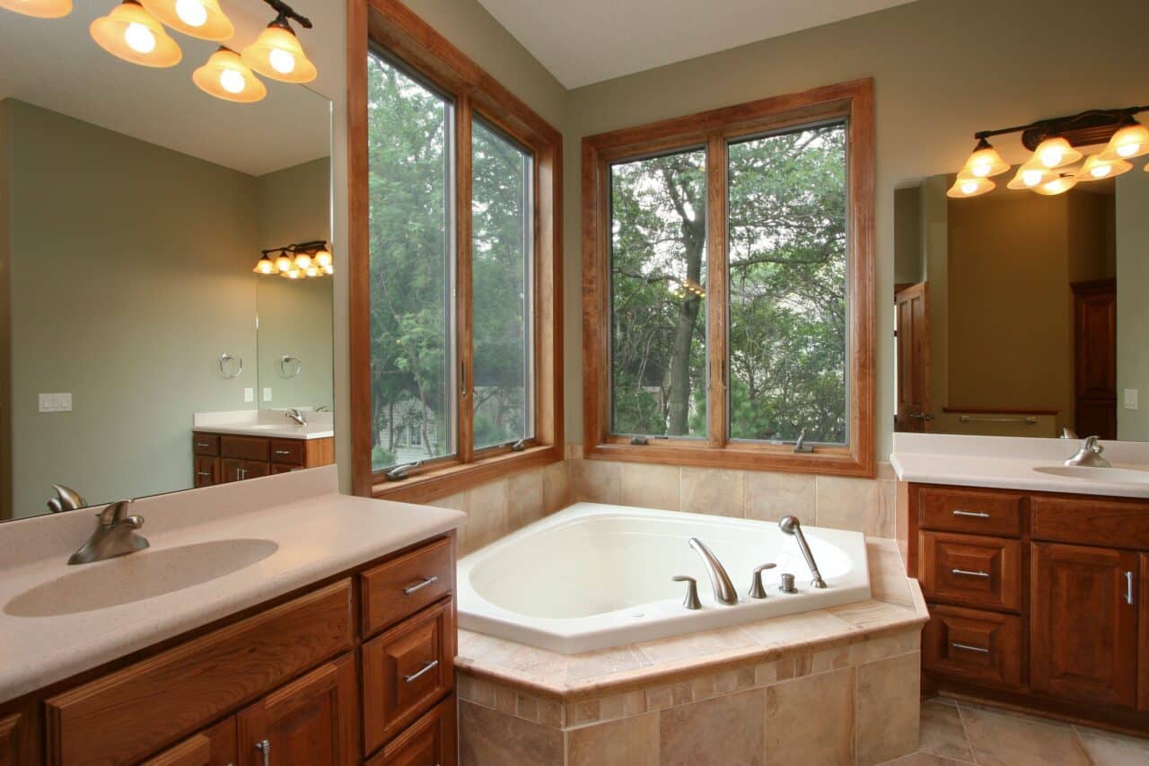 25 Fresh Basic Bathroom Decor Ideas: Simple Hacks That Work | Toscana ...